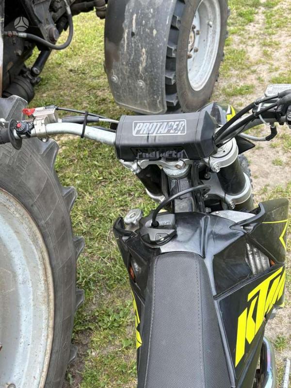 Black KTM SX 2006 in Alytus, with an engine capacity of 0.25 L and mileage of 500 thousand km for 2500 €, photo 3 on AUTOMOTO.COM.LV