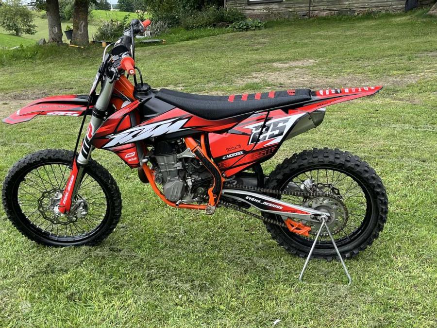 Black KTM SX 2018 in Alytus, with an engine capacity of 0.45 L and mileage of 0 thousand km for 4000 €, photo 3 on AUTOMOTO.COM.LV