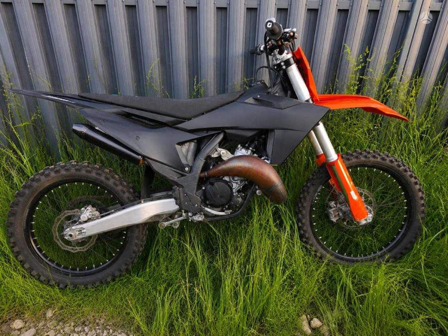 KTM SX 2024 Viļņa, ar dzinēja tilpumu 0.13 L un nobraukumu 9 tūkst. km par 4500 €, foto 1 vietnē AUTOMOTO.COM.LV