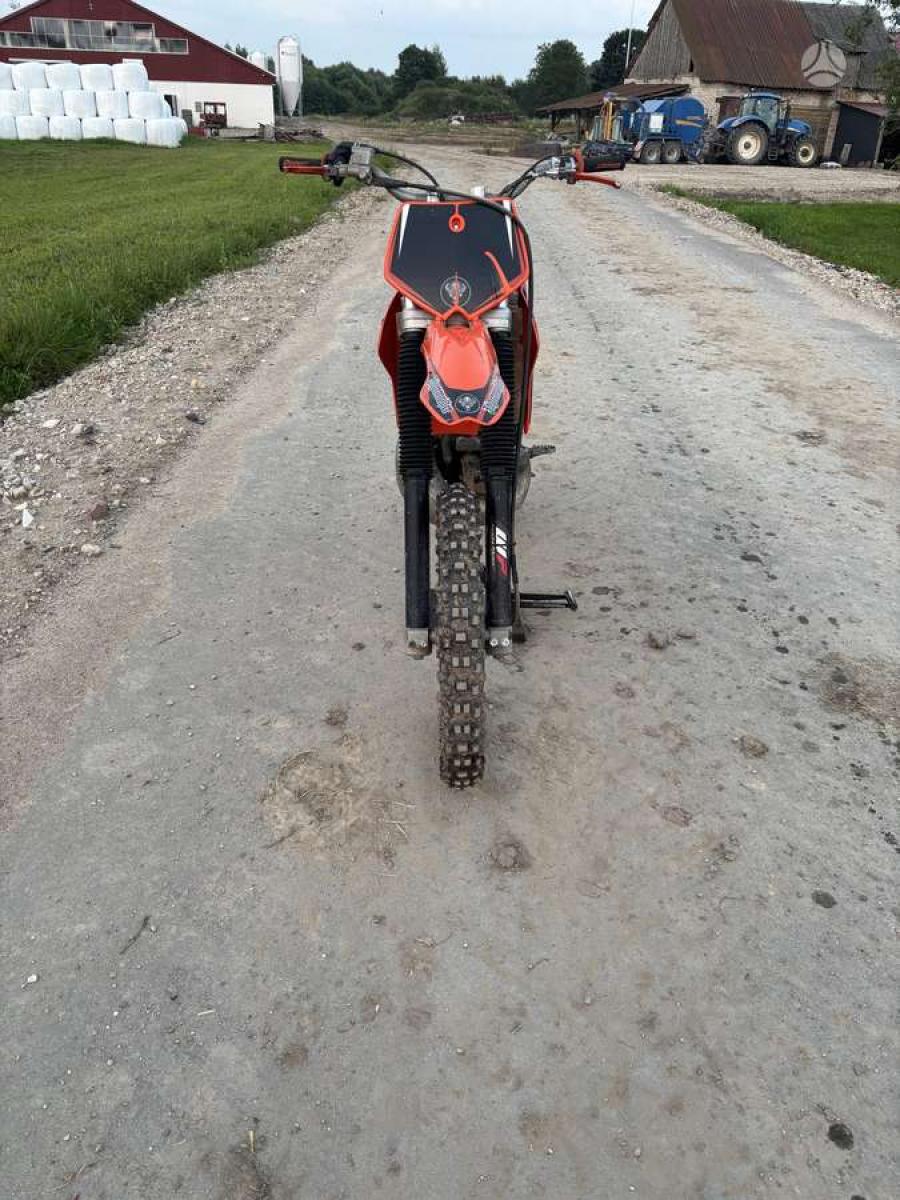 Orange KTM SX 1998 in Kelme, with an engine capacity of 0.25 L and mileage of 0 thousand km for 2000 €, photo 5 on AUTOMOTO.COM.LV
