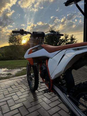 White KTM SX 2022 in Vilnius, with an engine capacity of 85.00 L and mileage of 0 thousand km for 2900 €, photo 6 on AUTOMOTO.COM.LV