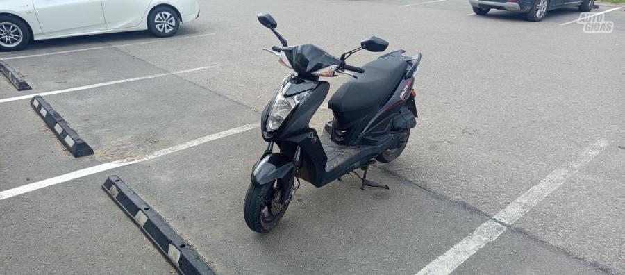 Black Kymco Agility 50 2010 in Vilnius, with an engine capacity of 0.05 L and mileage of 0 thousand km for 500 €, photo 3 on AUTOMOTO.COM.LV