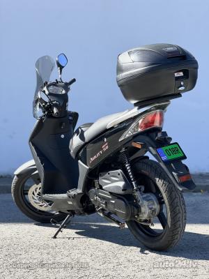 Melns Kymco Agility 50 2012 Tallina, ar dzinēja tilpumu 49.00 L un nobraukumu 6 tūkst. km par 1200 €, foto 8 vietnē AUTOMOTO.COM.LV