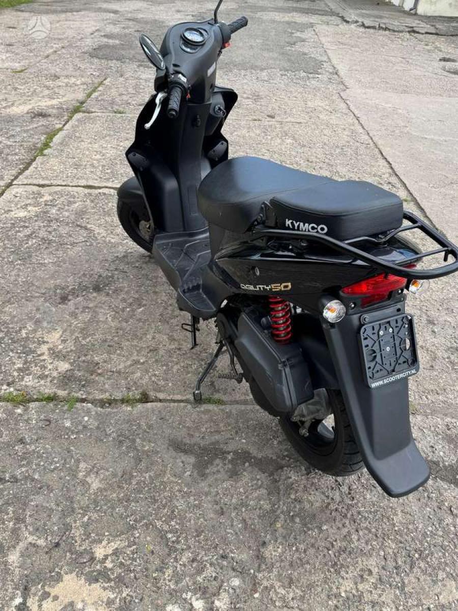 Black Kymco Agility 50 2017 in Jurbarkas, with an engine capacity of 50.00 L and mileage of 2 thousand km for 800 €, photo 4 on AUTOMOTO.COM.LV