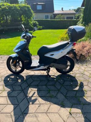 Melns Kymco Agility 50 2021 Tartu, ar dzinēja tilpumu 50.00 L un nobraukumu 4 tūkst. km par 1900 €, foto  vietnē AUTOMOTO.COM.LV