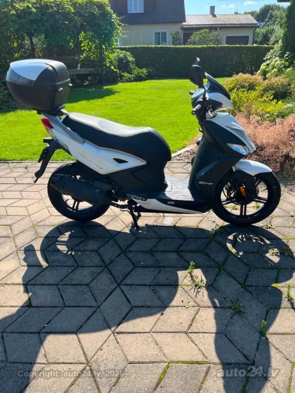 Melns Kymco Agility 50 2021 Tartu, ar dzinēja tilpumu 50.00 L un nobraukumu 4 tūkst. km par 1900 €, foto 2 vietnē AUTOMOTO.COM.LV