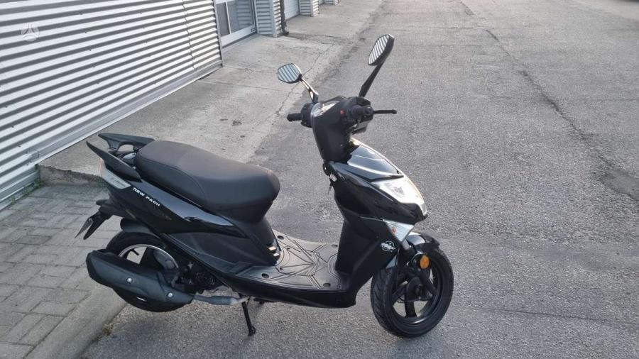 Melns Kymco Agility 50 2025 Šauļi, ar dzinēja tilpumu 50.00 L un nobraukumu 3 tūkst. km par 899 €, foto 3 vietnē AUTOMOTO.COM.LV