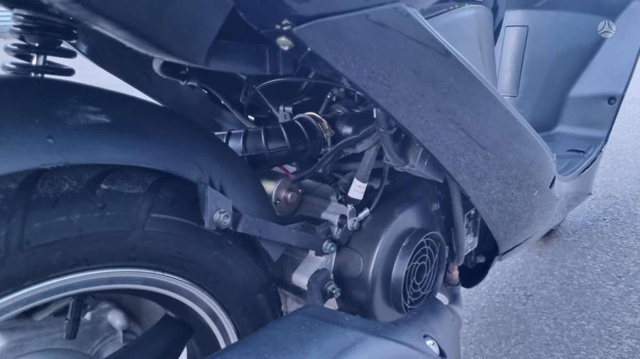 Melns Kymco Agility 50 2025 Šauļi, ar dzinēja tilpumu 50.00 L un nobraukumu 3 tūkst. km par 899 €, foto 14 vietnē AUTOMOTO.COM.LV