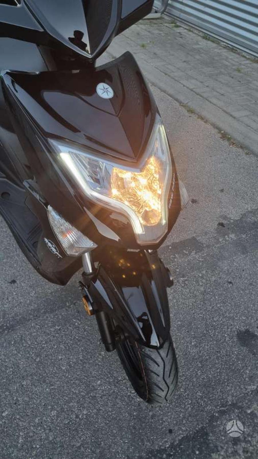 Melns Kymco Agility 50 2025 Šauļi, ar dzinēja tilpumu 50.00 L un nobraukumu 3 tūkst. km par 899 €, foto 20 vietnē AUTOMOTO.COM.LV