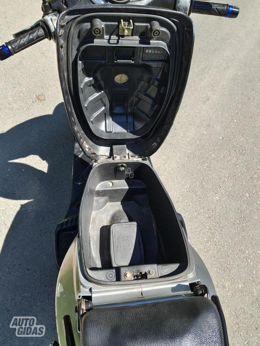 Grey Kymco Agility 50 2010 in Vilnius, with an engine capacity of 0.05 L and mileage of 11 thousand km for 490 €, photo 12 on AUTOMOTO.COM.LV