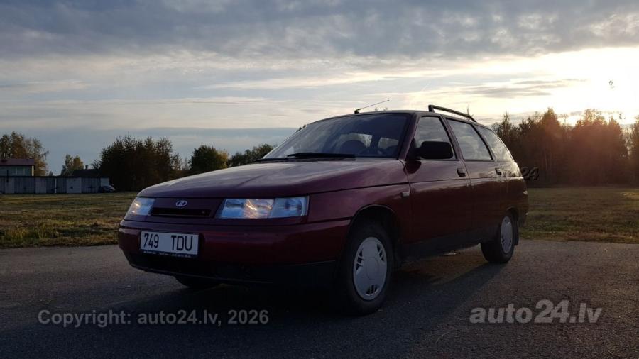 Sarkans Lada 111 2002 Tallina, ar dzinēja tilpumu 1.50 L un nobraukumu 44 tūkst. km par 1700 €, foto 1 vietnē AUTOMOTO.COM.LV