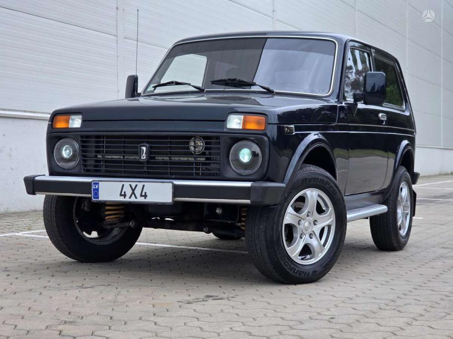 Zaļš Lada Niva 1999 Rīga, ar dzinēja tilpumu 1.70 L un nobraukumu 100 tūkst. km par 11990 €, foto 1 vietnē AUTOMOTO.COM.LV