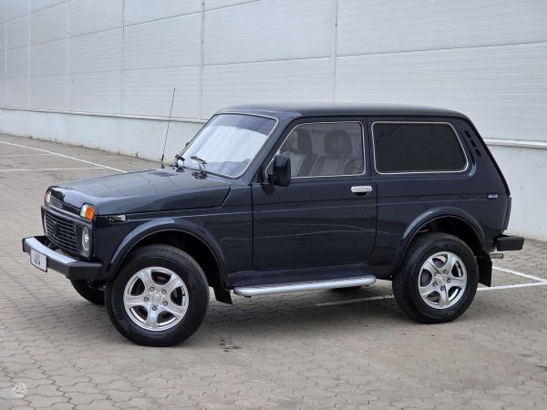 Green Lada Niva 1999 in Riga, with an engine capacity of 1.70 L and mileage of 100 thousand km for 11990 €, photo 3 on AUTOMOTO.COM.LV