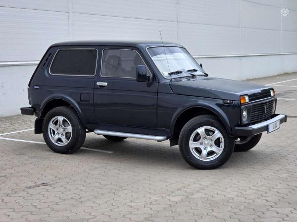 Green Lada Niva 1999 in Riga, with an engine capacity of 1.70 L and mileage of 100 thousand km for 11990 €, photo 9 on AUTOMOTO.COM.LV