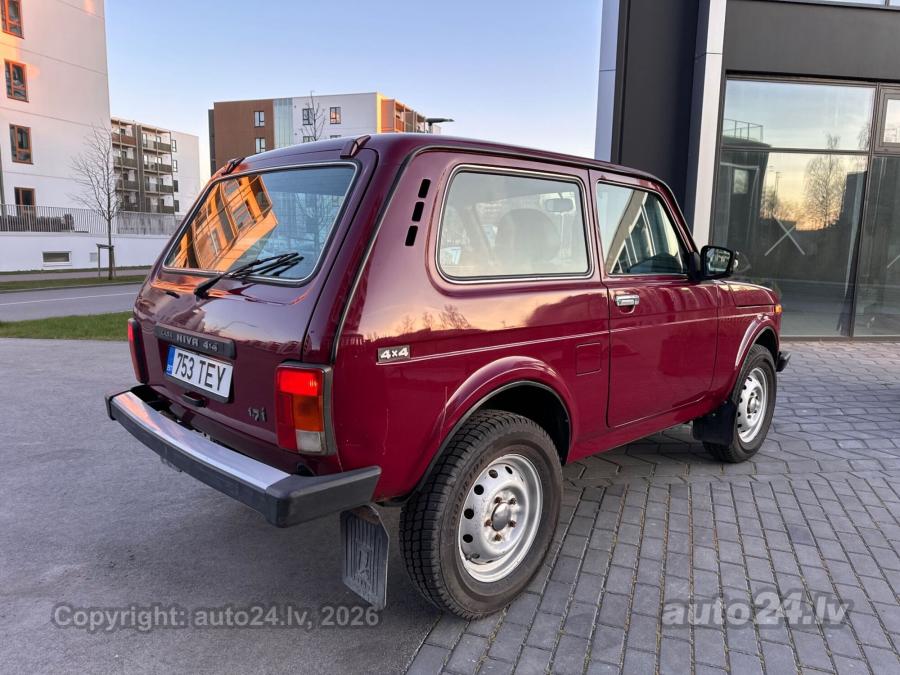 Sarkans Lada Niva 2005 Tallina, ar dzinēja tilpumu 1.70 L un nobraukumu 60 tūkst. km par 3599 €, foto 12 vietnē AUTOMOTO.COM.LV