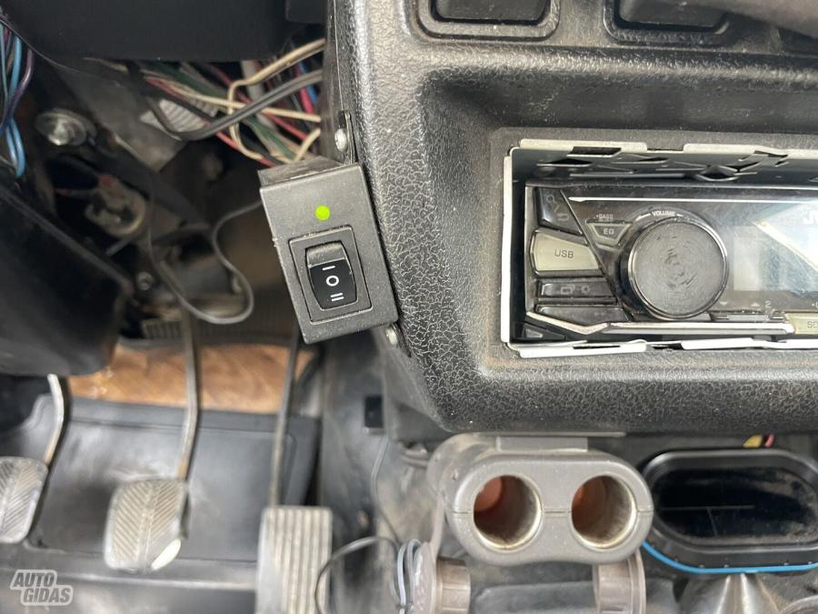 Белый Лада Niva 2002 в Шяуляй, объемом двигателя 1.70 л и пробегом 74 тыс. км за 1900 €, фото 32 на AUTOMOTO.COM.LV