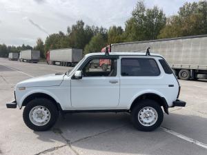Белый Лада Niva 2002 в Шяуляй, объемом двигателя 1.70 л и пробегом 74 тыс. км за 1900 €, фото 3 на AUTOMOTO.COM.LV