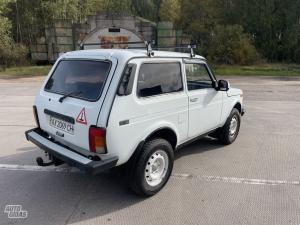 Белый Лада Niva 2002 в Шяуляй, объемом двигателя 1.70 л и пробегом 74 тыс. км за 1900 €, фото 6 на AUTOMOTO.COM.LV