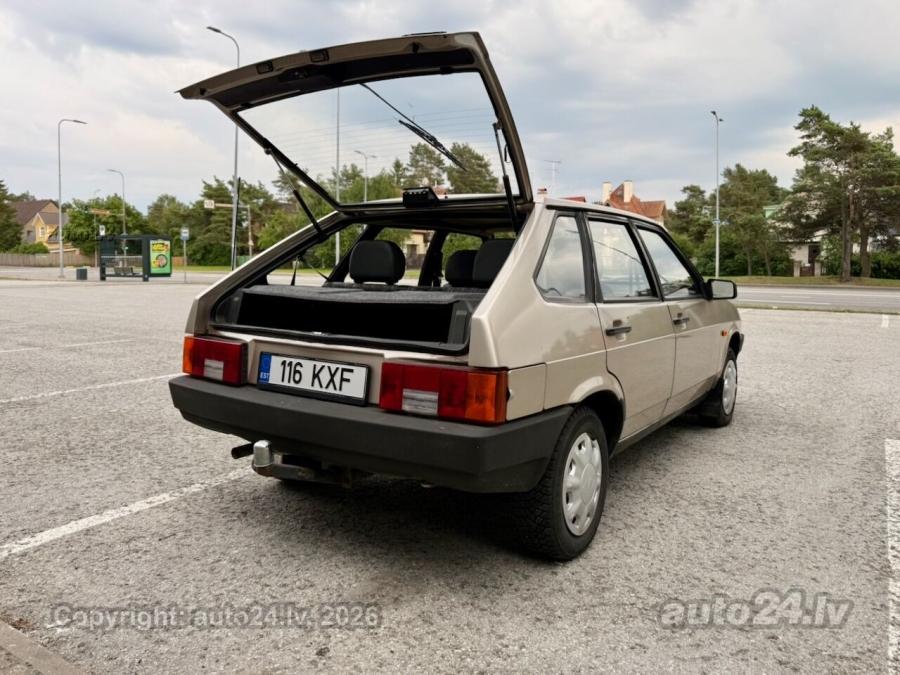 Smilšu krāsa Lada Samara 1998 Tallina, ar dzinēja tilpumu 1.50 L un nobraukumu 101 tūkst. km par 6900 €, foto 6 vietnē AUTOMOTO.COM.LV