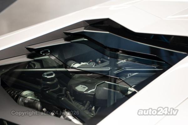 White Lamborghini Aventador 2013 in Tallinn, with an engine capacity of 6.50 L and mileage of 22 thousand km for 279000 €, photo 5 on AUTOMOTO.COM.LV