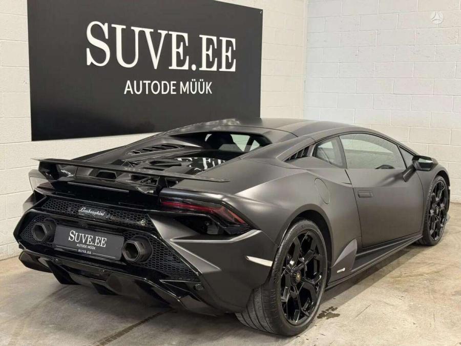 Black Lamborghini Huracan 2024 in Tallinn, with an engine capacity of 5.20 L and mileage of 4 thousand km for 324995 €, photo 9 on AUTOMOTO.COM.LV