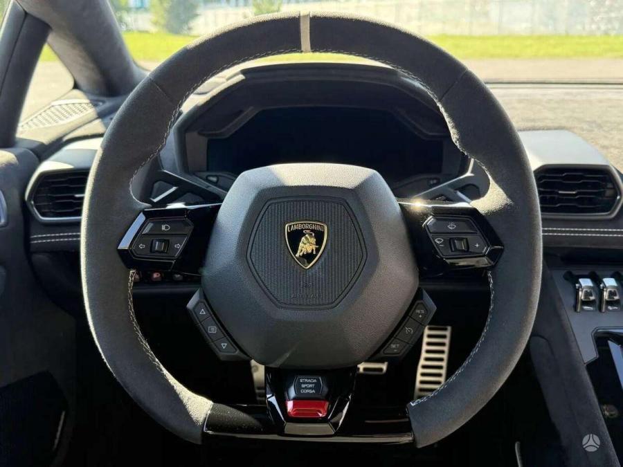 Black Lamborghini Huracan 2024 in Tallinn, with an engine capacity of 5.20 L and mileage of 4 thousand km for 324995 €, photo 13 on AUTOMOTO.COM.LV
