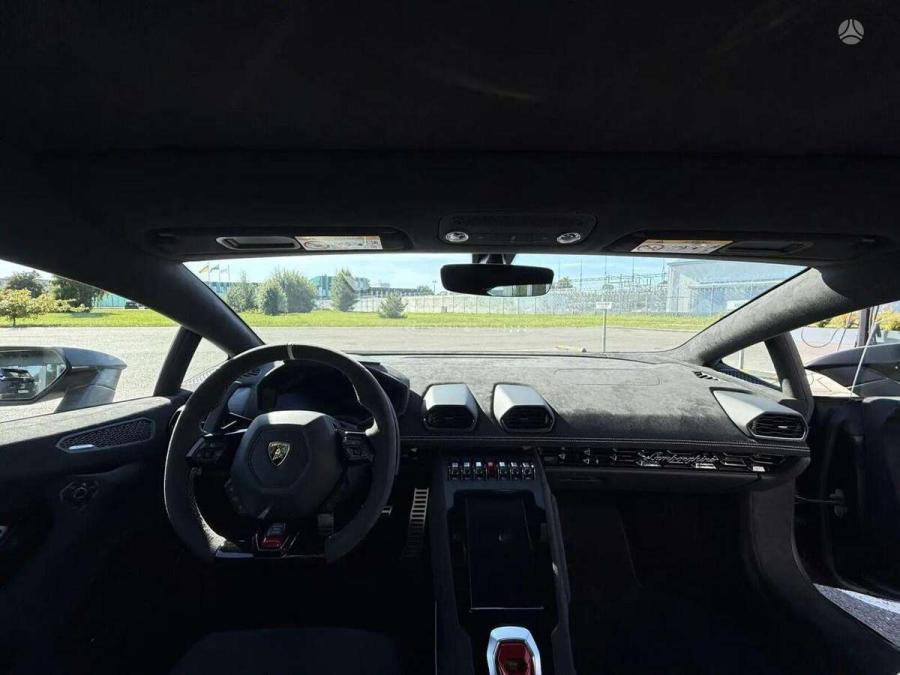 Black Lamborghini Huracan 2024 in Tallinn, with an engine capacity of 5.20 L and mileage of 4 thousand km for 324995 €, photo 16 on AUTOMOTO.COM.LV