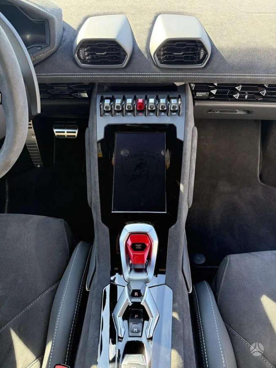 Black Lamborghini Huracan 2024 in Tallinn, with an engine capacity of 5.20 L and mileage of 4 thousand km for 324995 €, photo 17 on AUTOMOTO.COM.LV
