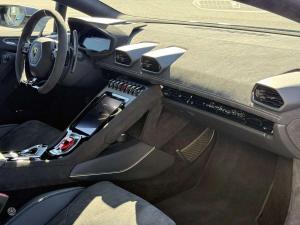 Black Lamborghini Huracan 2024 in Tallinn, with an engine capacity of 5.20 L and mileage of 4 thousand km for 324995 €, photo 20 on AUTOMOTO.COM.LV