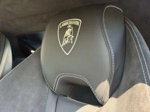 Black Lamborghini Huracan 2024 in Tallinn, with an engine capacity of 5.20 L and mileage of 4 thousand km for 324995 €, photo 24 on AUTOMOTO.COM.LV