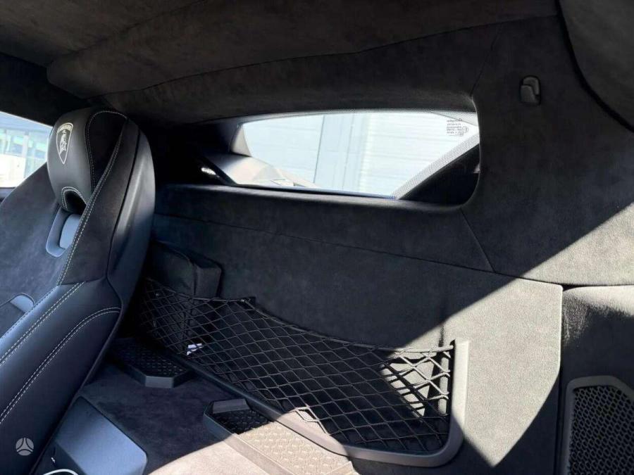 Black Lamborghini Huracan 2024 in Tallinn, with an engine capacity of 5.20 L and mileage of 4 thousand km for 324995 €, photo 25 on AUTOMOTO.COM.LV