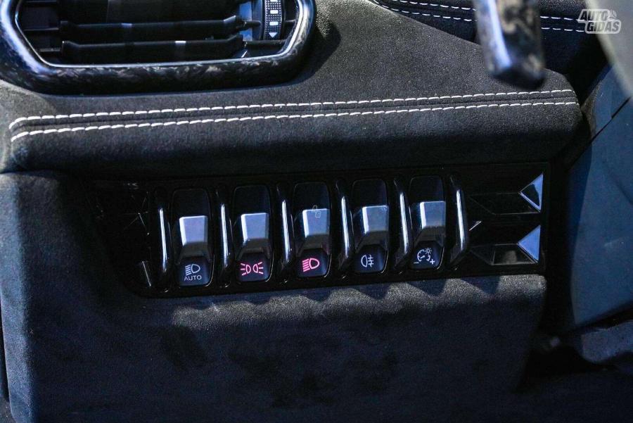 Zils Lamborghini Huracan 2018 Kauņa, ar dzinēja tilpumu 5.20 L un nobraukumu 124 tūkst. km par 209950 €, foto 24 vietnē AUTOMOTO.COM.LV