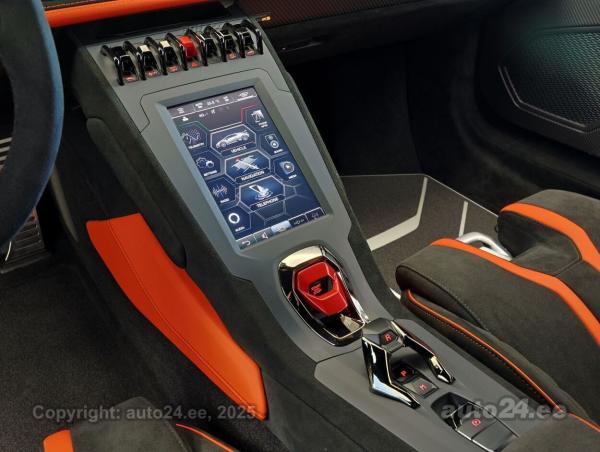 Lamborghini Huracan 2025 in Tallinn, with an engine capacity of 5.20 L and mileage of 6 thousand km for 349000 €, photo 11 on AUTOMOTO.COM.LV
