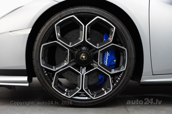 Grey Lamborghini Huracan 2025 in Tallinn, with an engine capacity of 5.20 L and mileage of 15 thousand km for 315000 €, photo 7 on AUTOMOTO.COM.LV