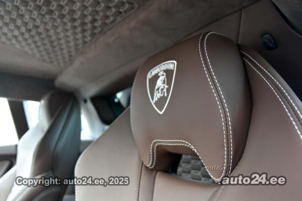 White Lamborghini Huracan 2023 in Tallinn, with an engine capacity of 5.20 L and mileage of 1 thousand km for 399990 €, photo 11 on AUTOMOTO.COM.LV