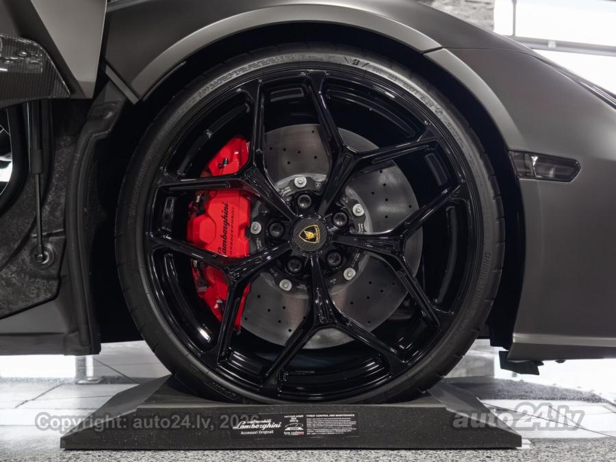 Pelēks Lamborghini Revuelto 2024 Tallina, ar dzinēja tilpumu 6.50 L un nobraukumu 1 tūkst. km par 682000 €, foto 9 vietnē AUTOMOTO.COM.LV