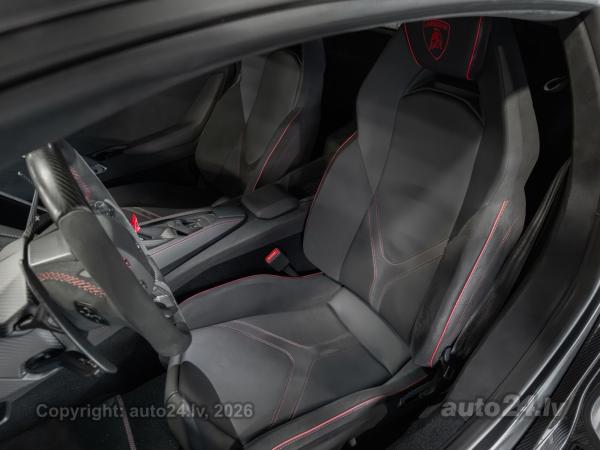 Pelēks Lamborghini Revuelto 2024 Tallina, ar dzinēja tilpumu 6.50 L un nobraukumu 1 tūkst. km par 682000 €, foto 10 vietnē AUTOMOTO.COM.LV