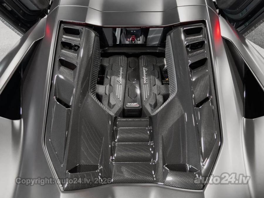 Pelēks Lamborghini Revuelto 2024 Tallina, ar dzinēja tilpumu 6.50 L un nobraukumu 1 tūkst. km par 682000 €, foto 18 vietnē AUTOMOTO.COM.LV