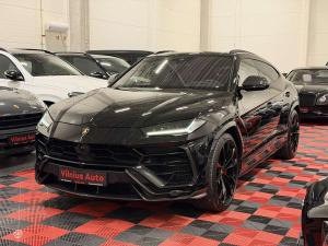 Melns Lamborghini Urus 2020 Viļņa, ar dzinēja tilpumu 4.00 L un nobraukumu 107 tūkst. km par 179990 €, foto  vietnē AUTOMOTO.COM.LV