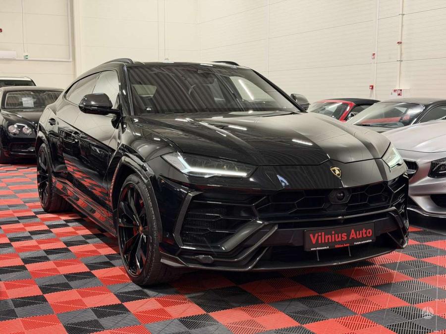 Melns Lamborghini Urus 2020 Viļņa, ar dzinēja tilpumu 4.00 L un nobraukumu 107 tūkst. km par 179990 €, foto 4 vietnē AUTOMOTO.COM.LV