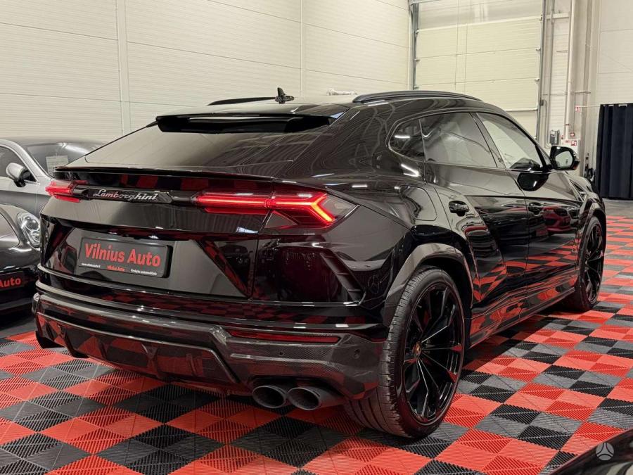 Melns Lamborghini Urus 2020 Viļņa, ar dzinēja tilpumu 4.00 L un nobraukumu 107 tūkst. km par 179990 €, foto 5 vietnē AUTOMOTO.COM.LV