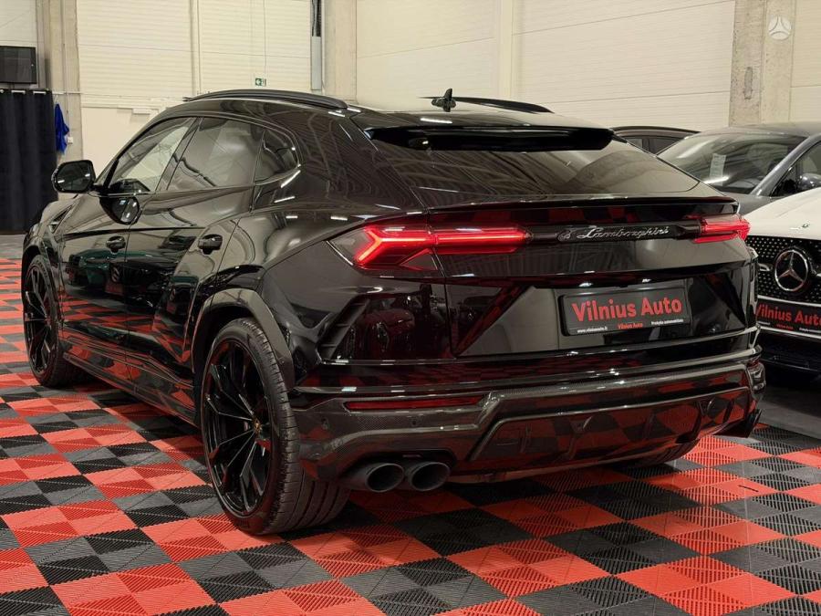 Melns Lamborghini Urus 2020 Viļņa, ar dzinēja tilpumu 4.00 L un nobraukumu 107 tūkst. km par 179990 €, foto 7 vietnē AUTOMOTO.COM.LV