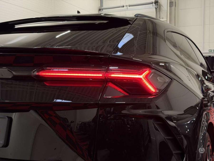 Melns Lamborghini Urus 2020 Viļņa, ar dzinēja tilpumu 4.00 L un nobraukumu 107 tūkst. km par 179990 €, foto 10 vietnē AUTOMOTO.COM.LV