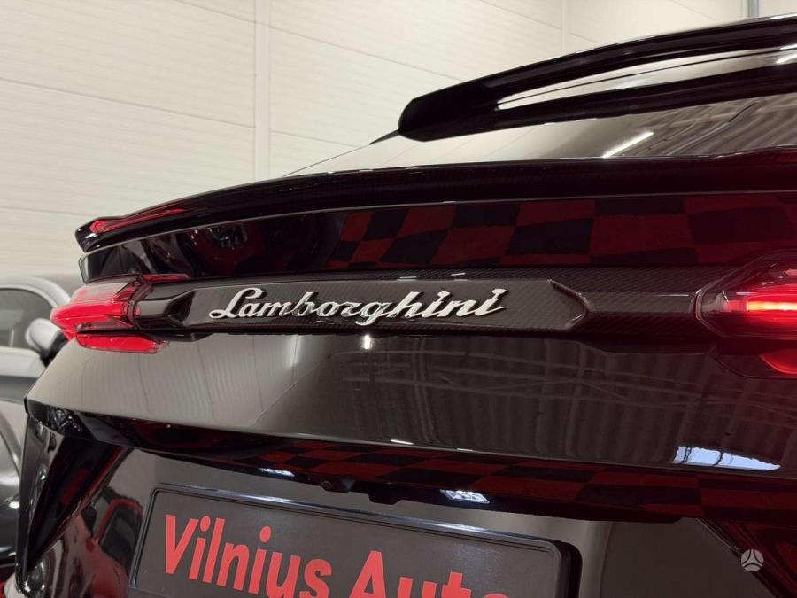 Melns Lamborghini Urus 2020 Viļņa, ar dzinēja tilpumu 4.00 L un nobraukumu 107 tūkst. km par 179990 €, foto 11 vietnē AUTOMOTO.COM.LV