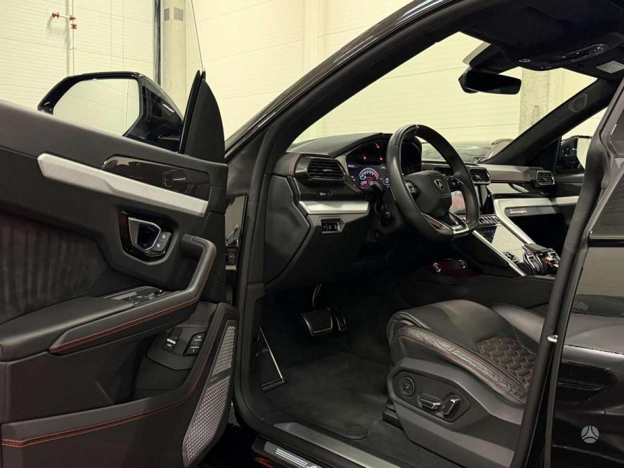 Melns Lamborghini Urus 2020 Viļņa, ar dzinēja tilpumu 4.00 L un nobraukumu 107 tūkst. km par 179990 €, foto 13 vietnē AUTOMOTO.COM.LV