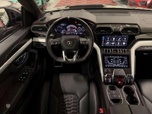 Melns Lamborghini Urus 2020 Viļņa, ar dzinēja tilpumu 4.00 L un nobraukumu 107 tūkst. km par 179990 €, foto 17 vietnē AUTOMOTO.COM.LV