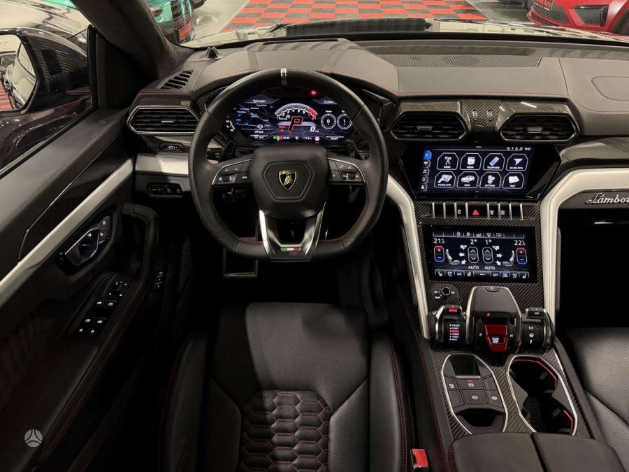Melns Lamborghini Urus 2020 Viļņa, ar dzinēja tilpumu 4.00 L un nobraukumu 107 tūkst. km par 179990 €, foto 17 vietnē AUTOMOTO.COM.LV