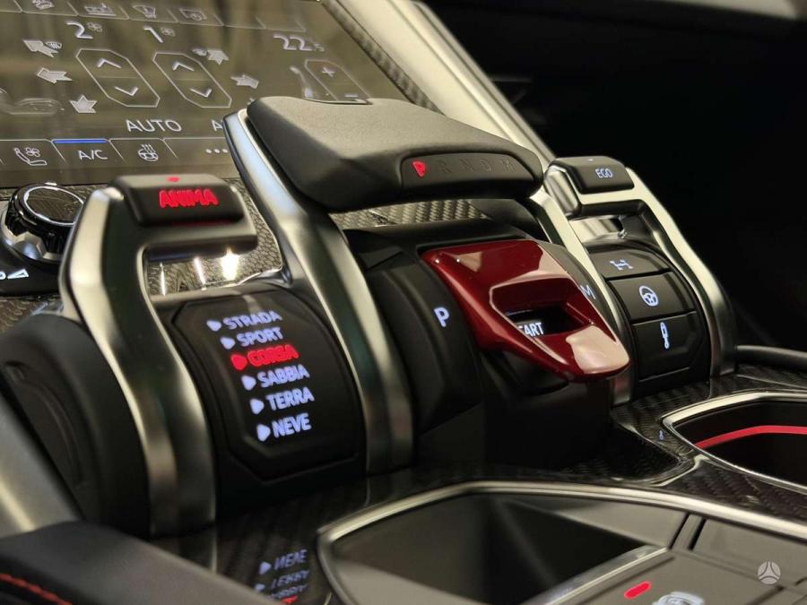 Melns Lamborghini Urus 2020 Viļņa, ar dzinēja tilpumu 4.00 L un nobraukumu 107 tūkst. km par 179990 €, foto 21 vietnē AUTOMOTO.COM.LV
