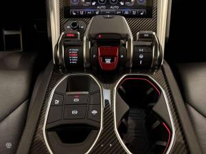 Melns Lamborghini Urus 2020 Viļņa, ar dzinēja tilpumu 4.00 L un nobraukumu 107 tūkst. km par 179990 €, foto 22 vietnē AUTOMOTO.COM.LV