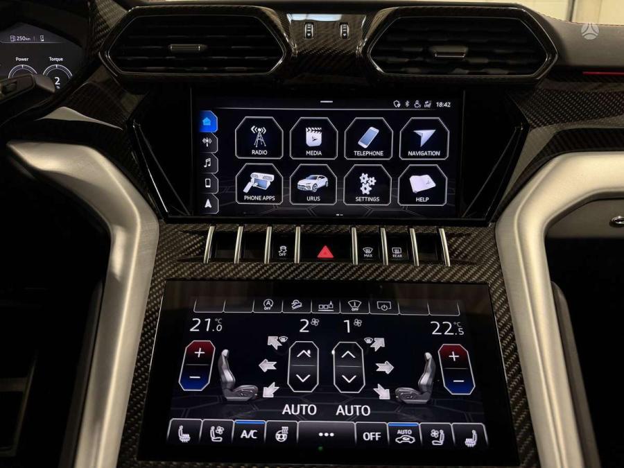 Melns Lamborghini Urus 2020 Viļņa, ar dzinēja tilpumu 4.00 L un nobraukumu 107 tūkst. km par 179990 €, foto 26 vietnē AUTOMOTO.COM.LV